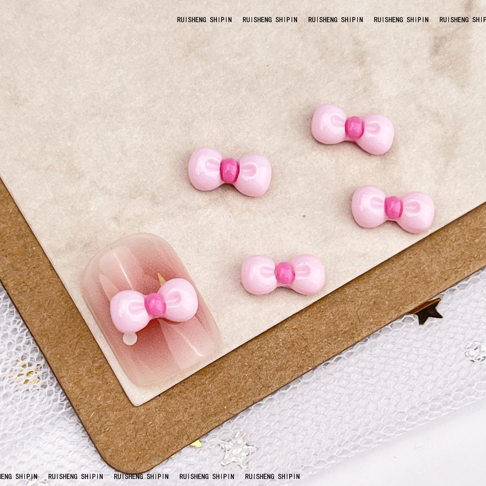 Наклейки Hello Kitty в бежевом ряду с розовой лентой для ногтей, готовые к применению