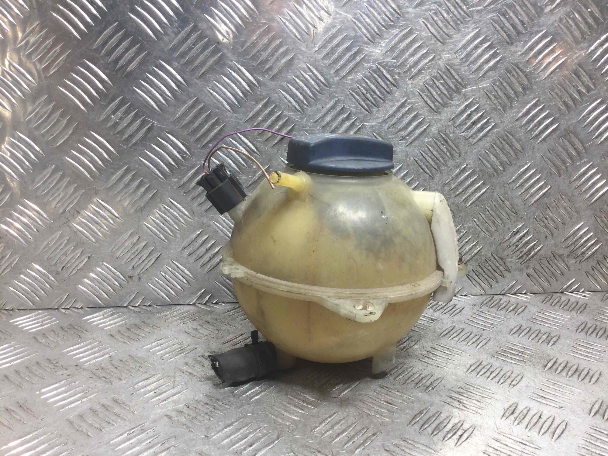 Б/У Бачок расширительный Audi A3 8L [рестайлинг] (2000-2003) 2002 г.