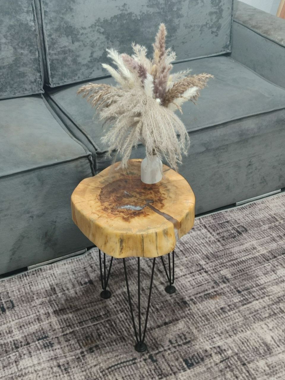 Журнальный стол из массива карагача и эпоксидной смолы 41*37*52 ART-SLEB