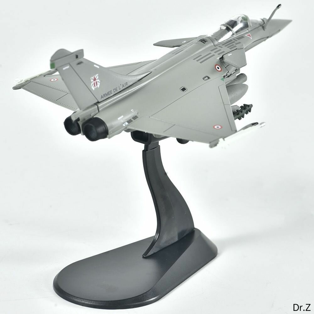 Литая металлическая модель истребителя Dassault Rafale в масштабе 1:100 подарок для любителей авиации.
