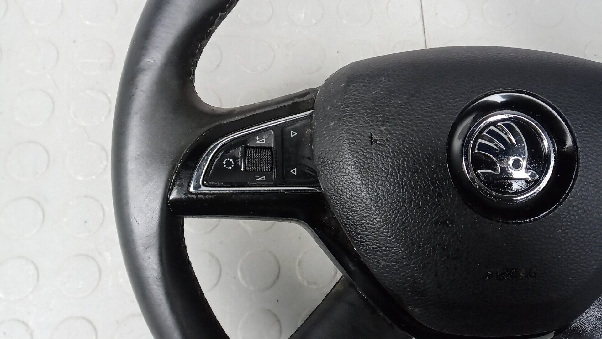 Руль SKODA OCTAVIA A7 — фото 1