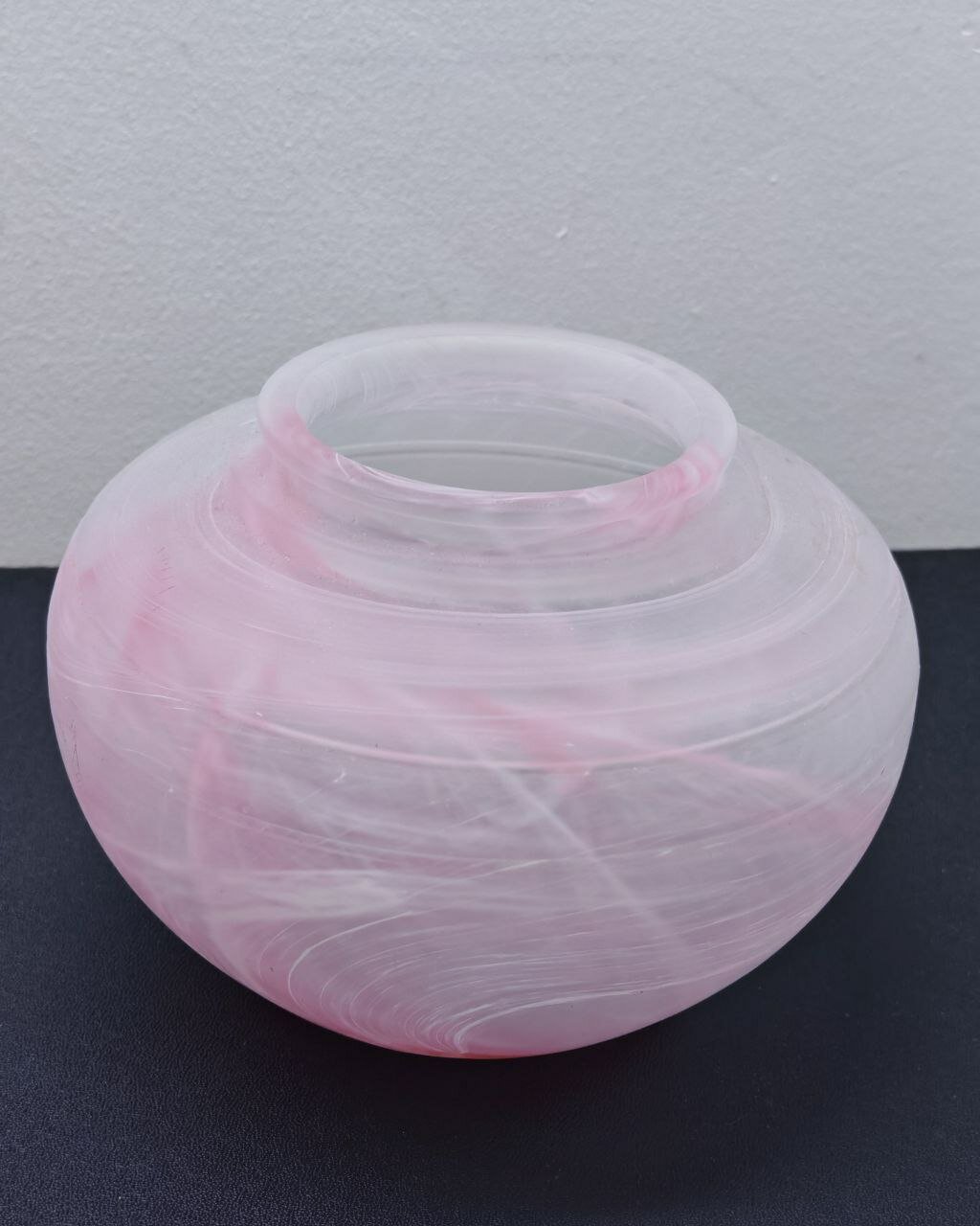 Авторская ваза Murano Glass, розовое стекло, шар, высота: 12см