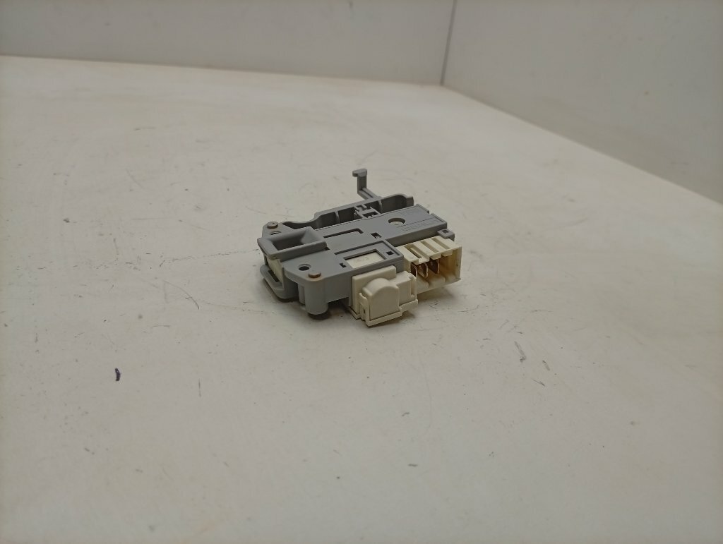 BWE81282LB кт35 Блокировка люка для стиральной машины Indesit Ariston C00254755 б/у