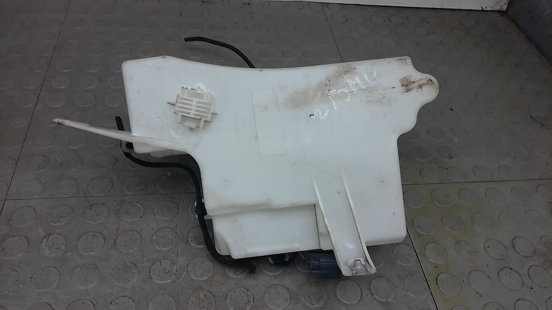 Бачок омывателя FORD FOCUS 4, Номер 2309892 — фото 1