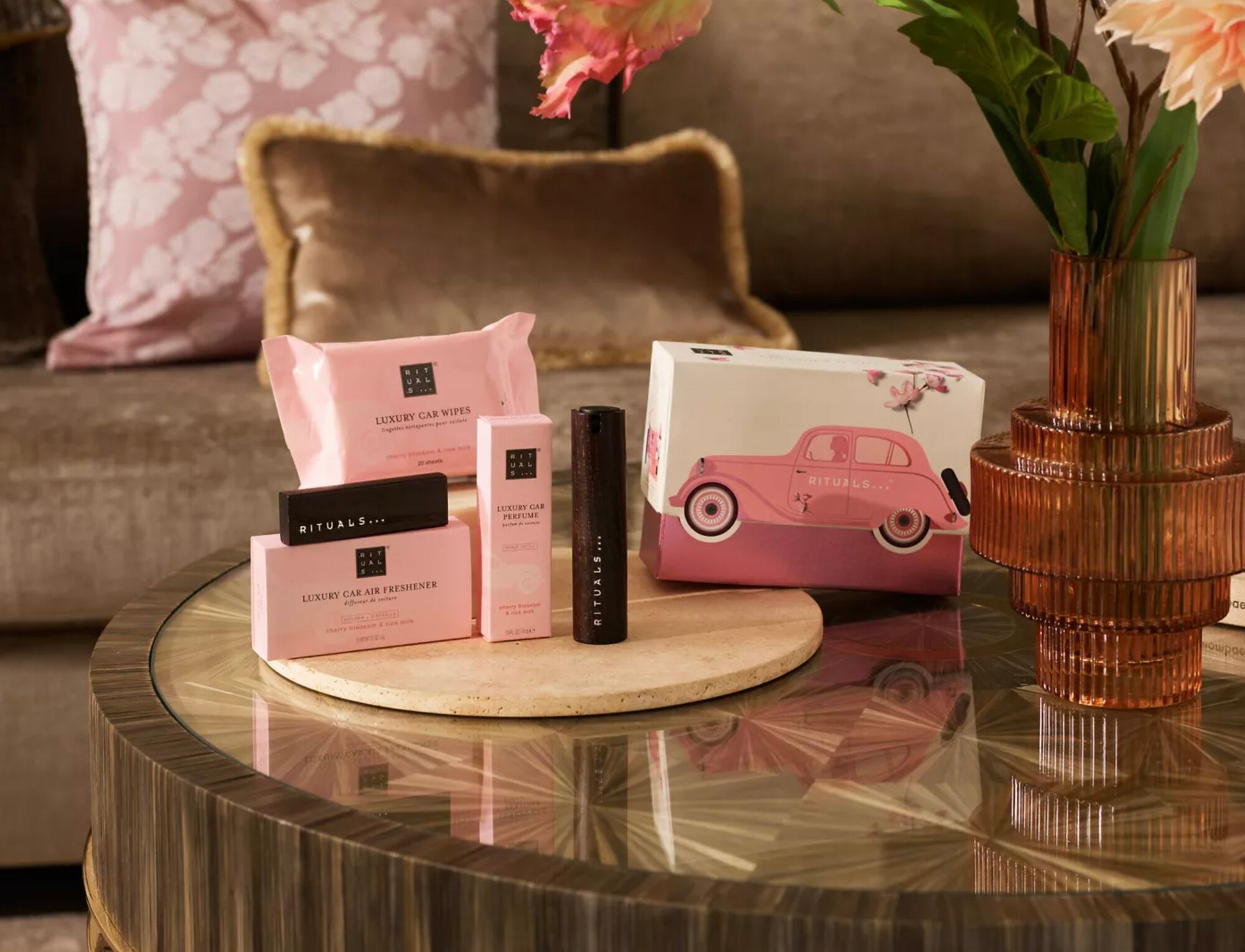 Rituals Sakura Car Gift Set подарочный набор для автомобиля, ароматизатор в машину, авто парфюм + держатель + салфетки, премиальный подарок, аромат сакуры и рисового молока