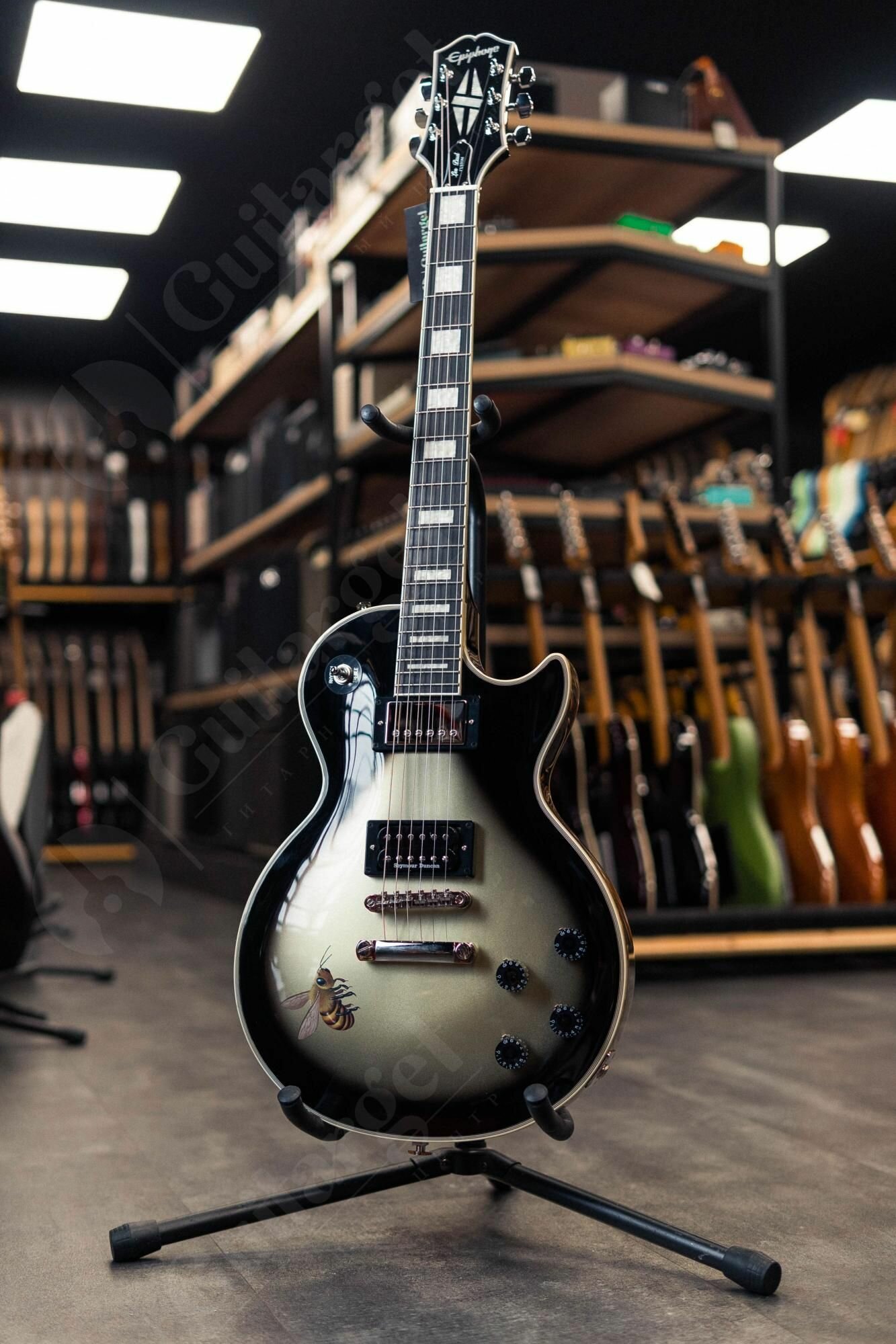 Электрогитара Epiphone Adam Jones Les Paul Custom "Queen Bee" с кейсом