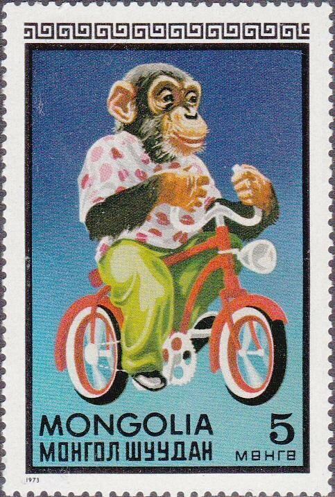 (1973-001) Марка Монголия "Обезьяна" Монгольский цирк III гашеная