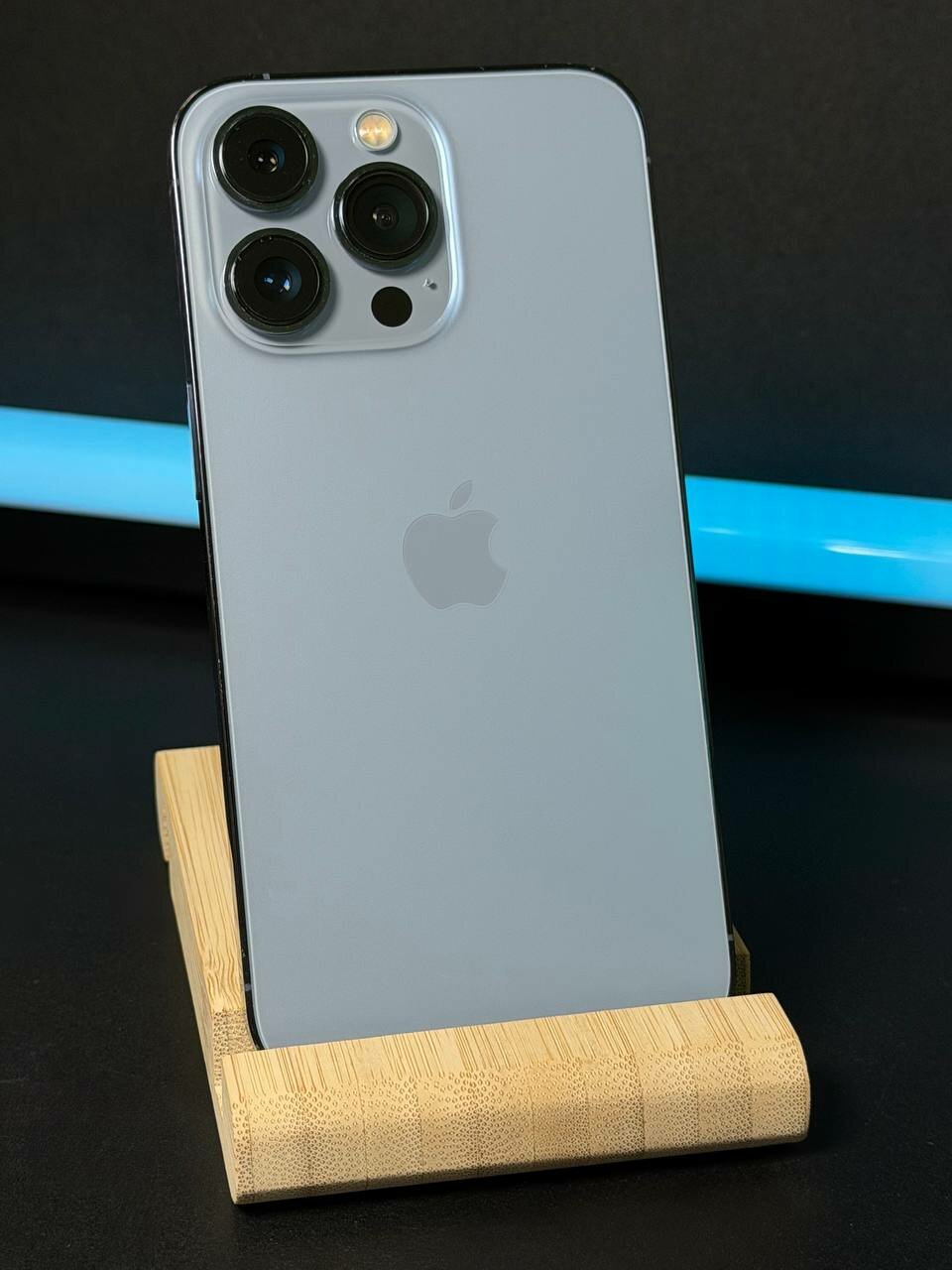 Смартфон Apple iPhone 13 Pro, 512 ГБ, nano-SIM + eSIM, голубой