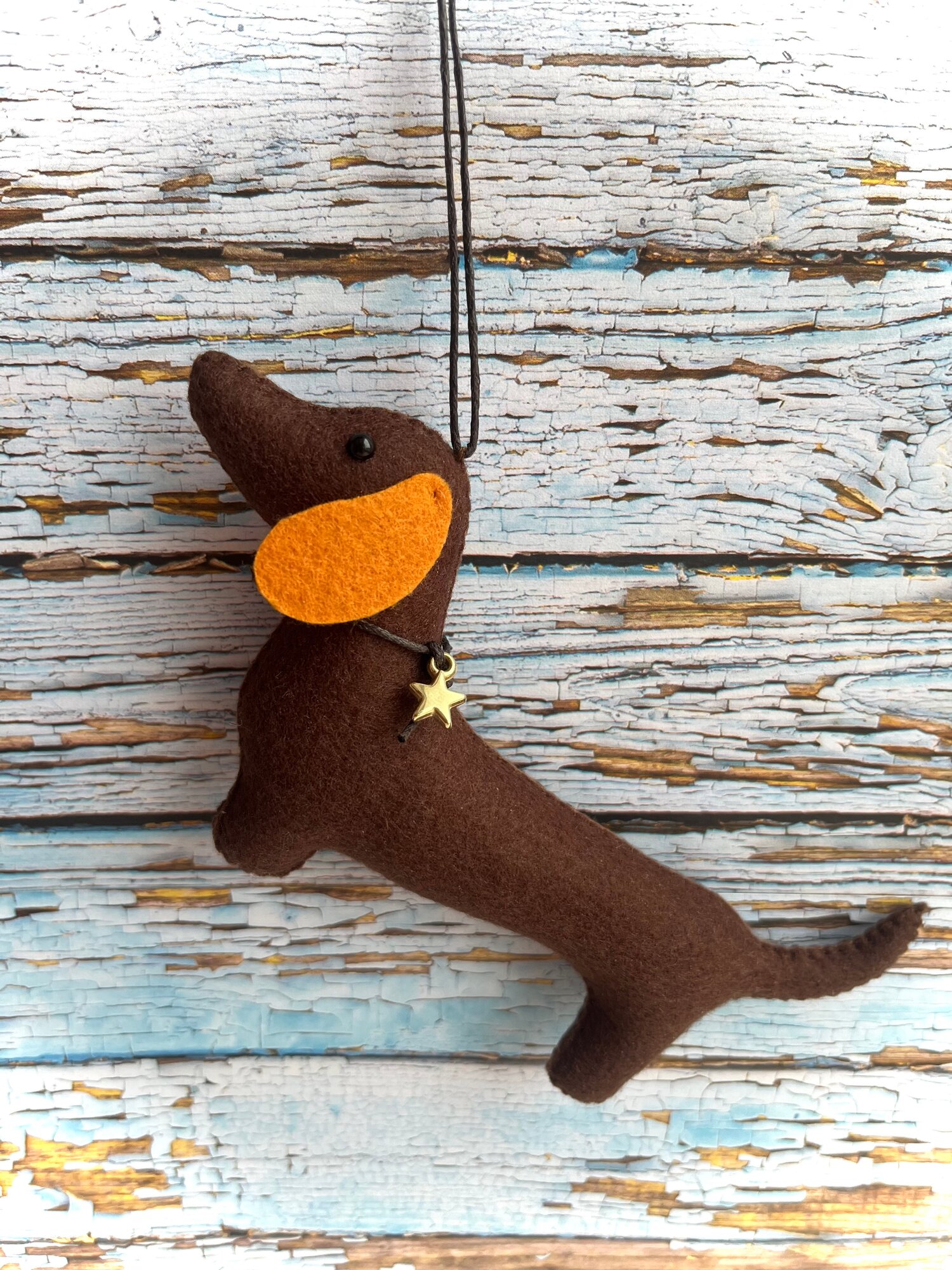 Игрушка декоративная брелок собака Такса