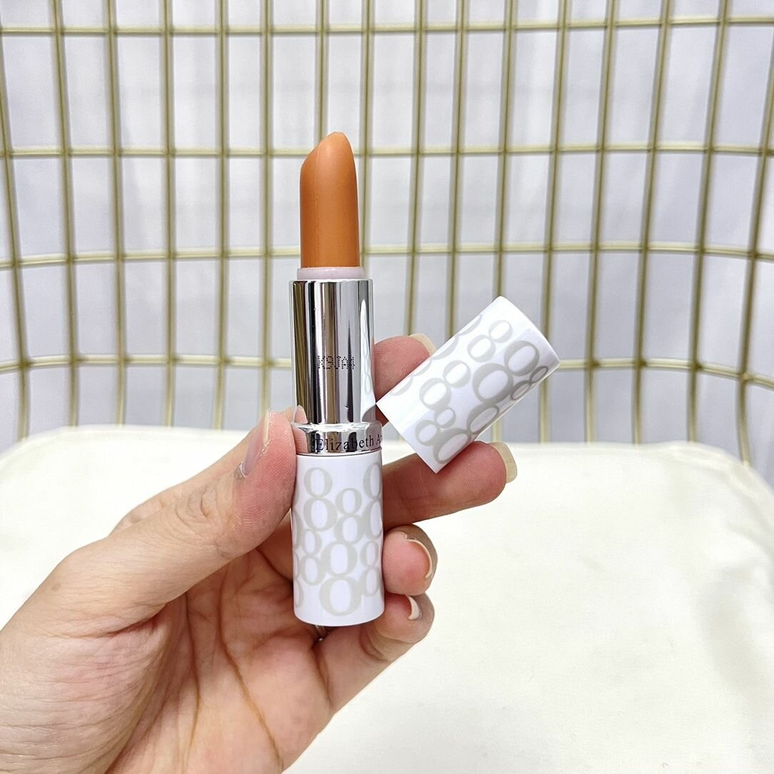 Elizabeth Arden бальзам для губ