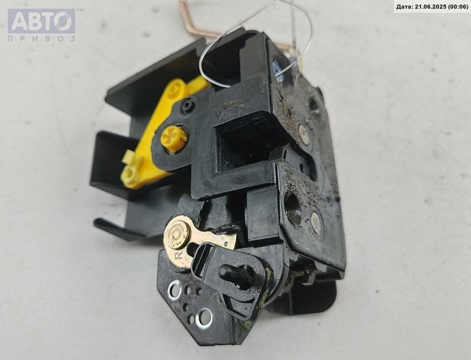 Замок двери задней правой Kia Rio (2005-2011)