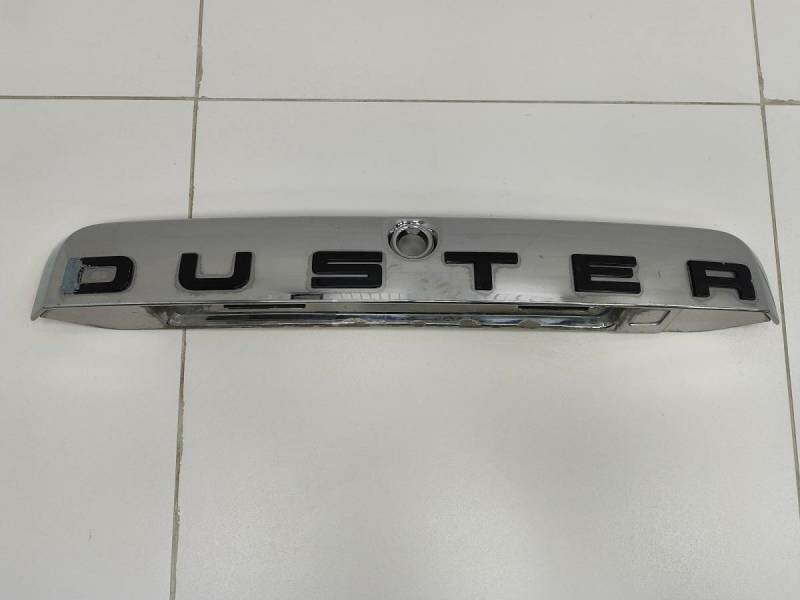 Накладка двери багажника Renault Duster 2012 кат.номер: 848100656R 848100656R