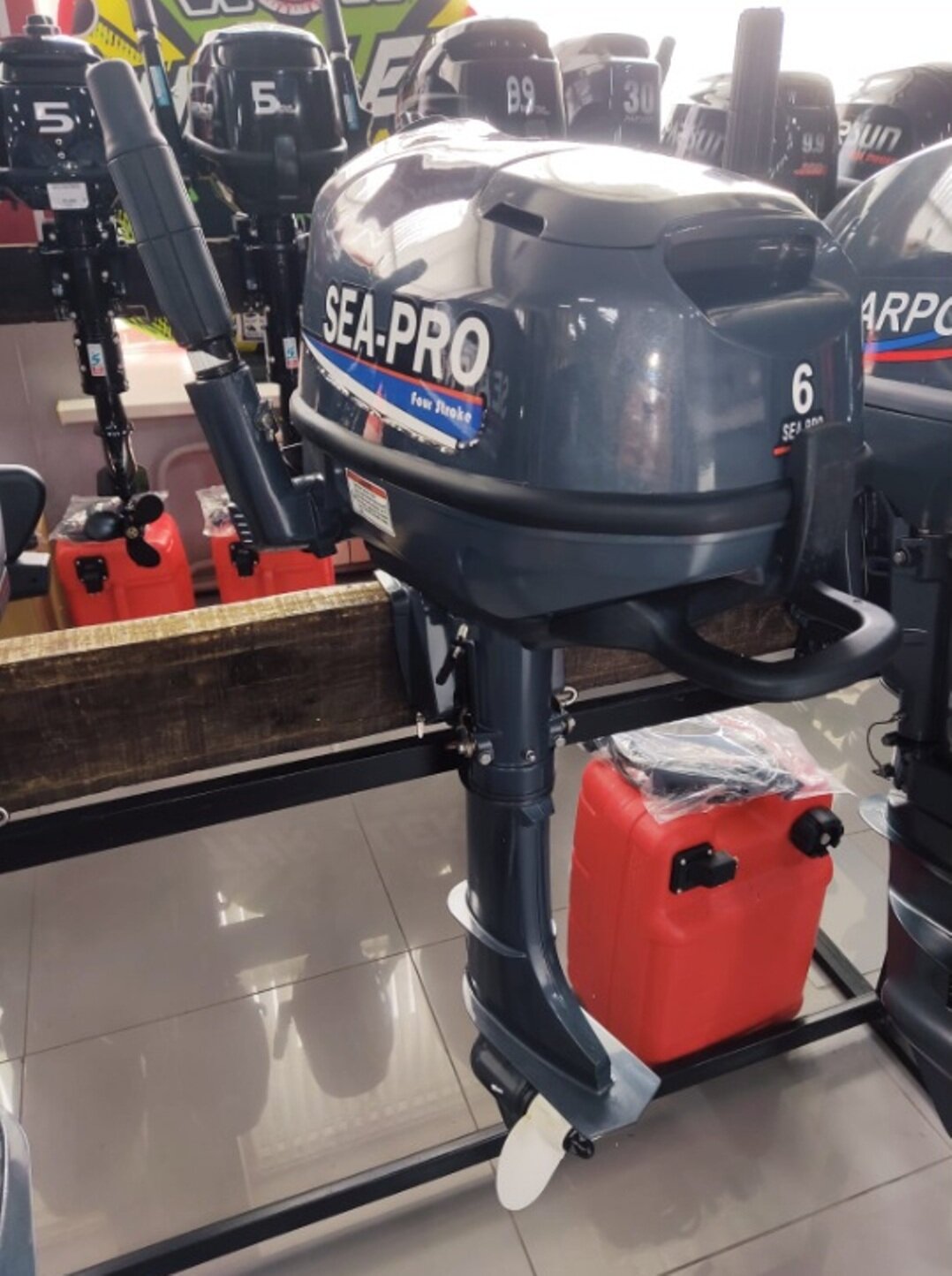 Четырехтактный лодочный мотор Sea-Pro F6S с внешним баком и шлангом, 139 куб см, объём топл. бака 1.1л + выносной 12л