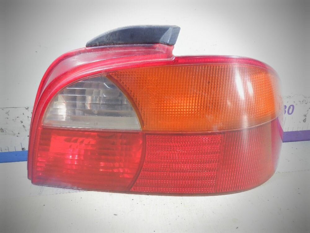 Фонарь задний правый Toyota Avensisс 8155005050