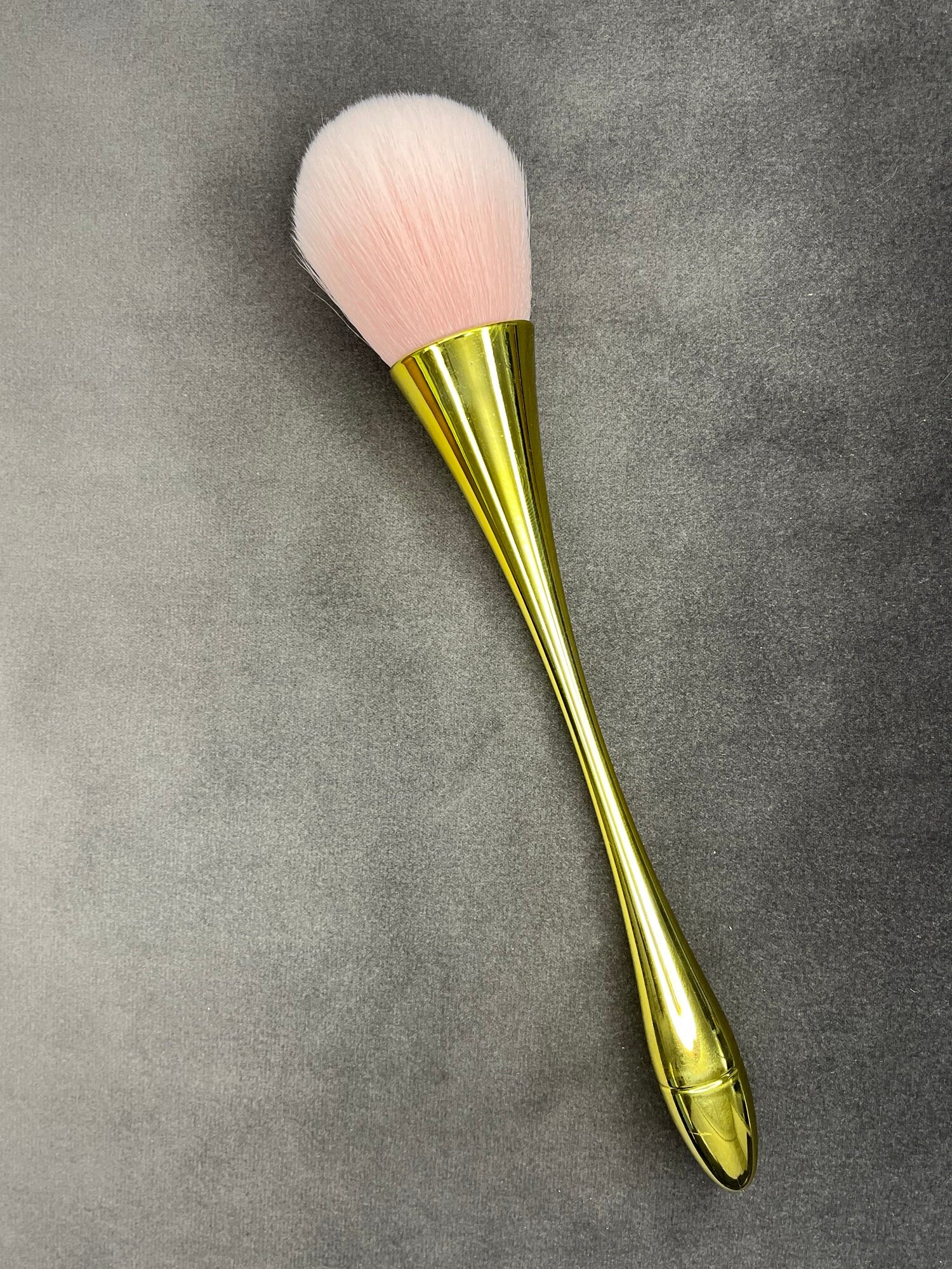 Кисть для макияжа (румян, пудры, консиллера) цвет золотистый, 20см