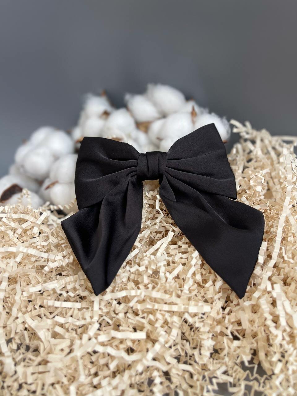 Чёрный атласный бант