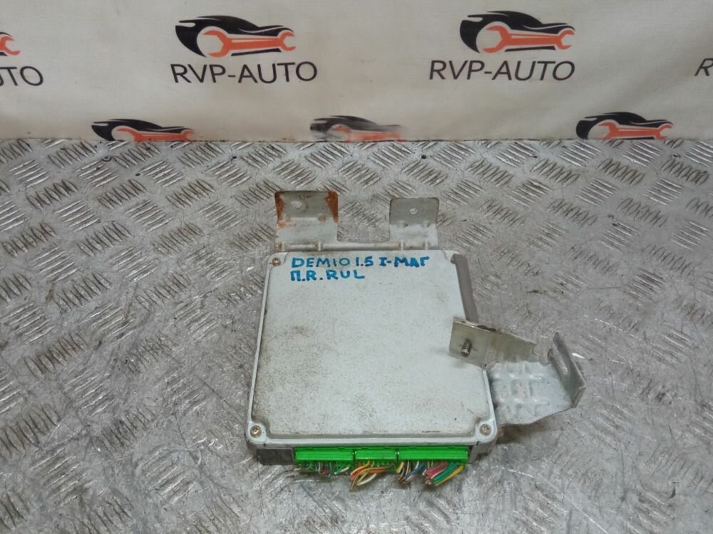 Блок управления двигателем Mazda Demio DW 1.5 B5C818881D