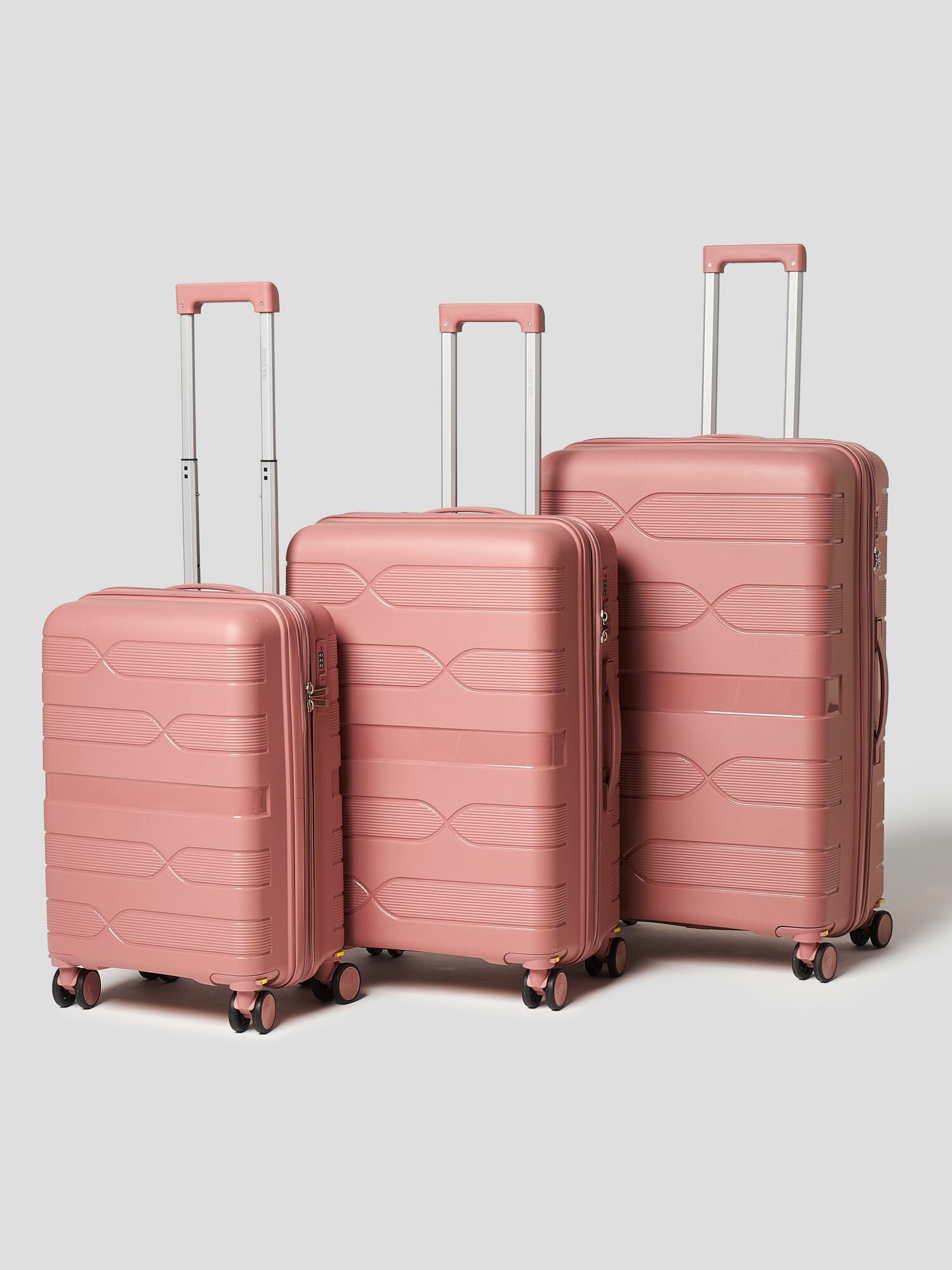 Комплект чемоданов 