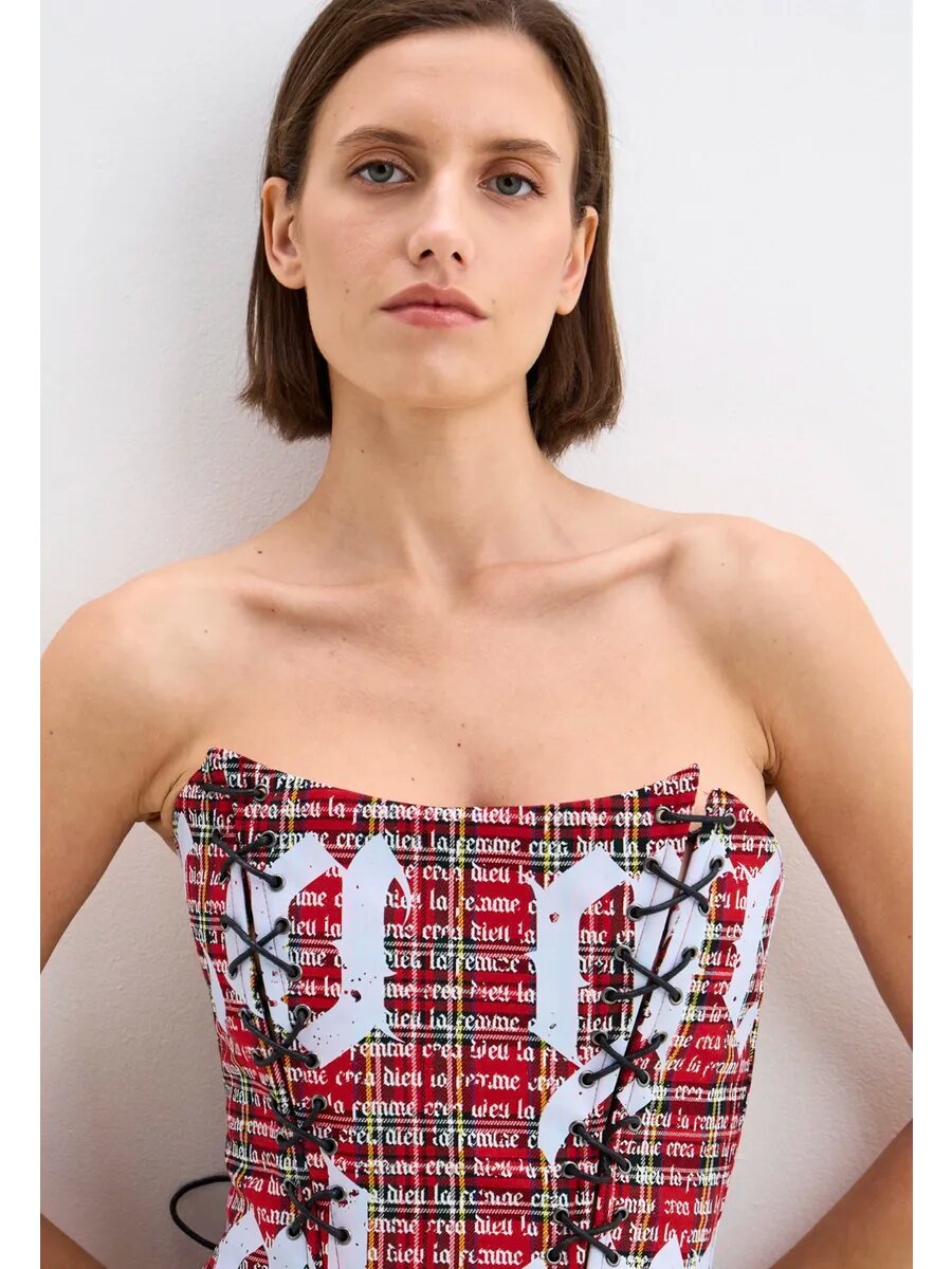 Красный корсет