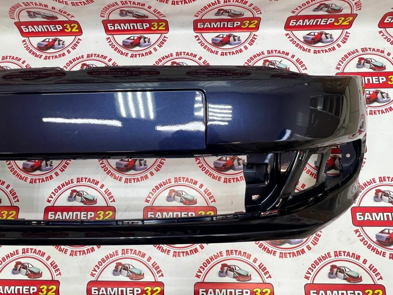Бампер передний Фольксваген Поло с 2011 года синий металлик H5X