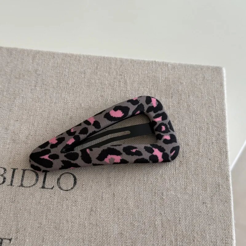 Леопардовые заколки для волос 01 Grey Pink Leopard