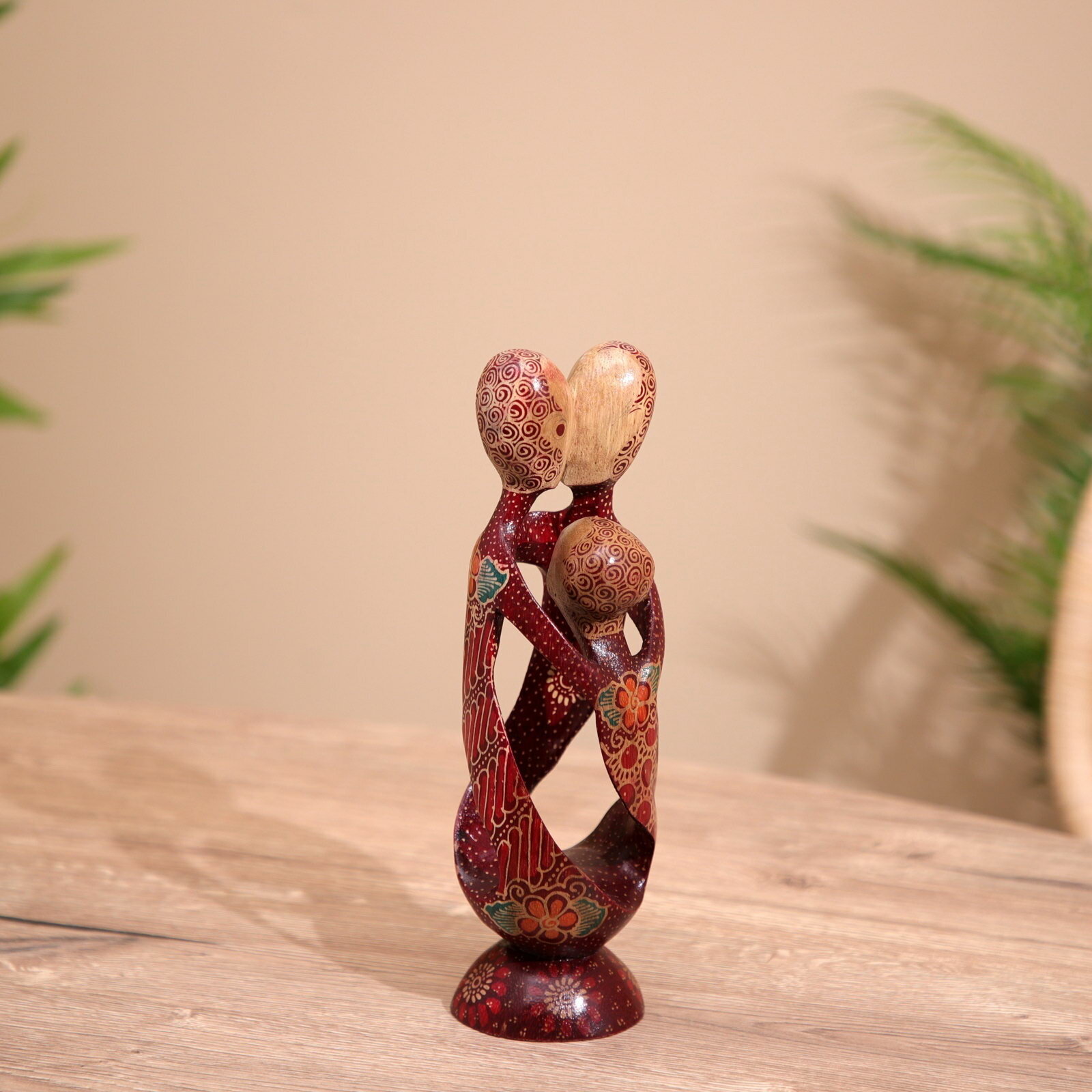 Фигурка "Семья", 23 см, дерево, цвет: разноцветный, тематика праздника: день семьи