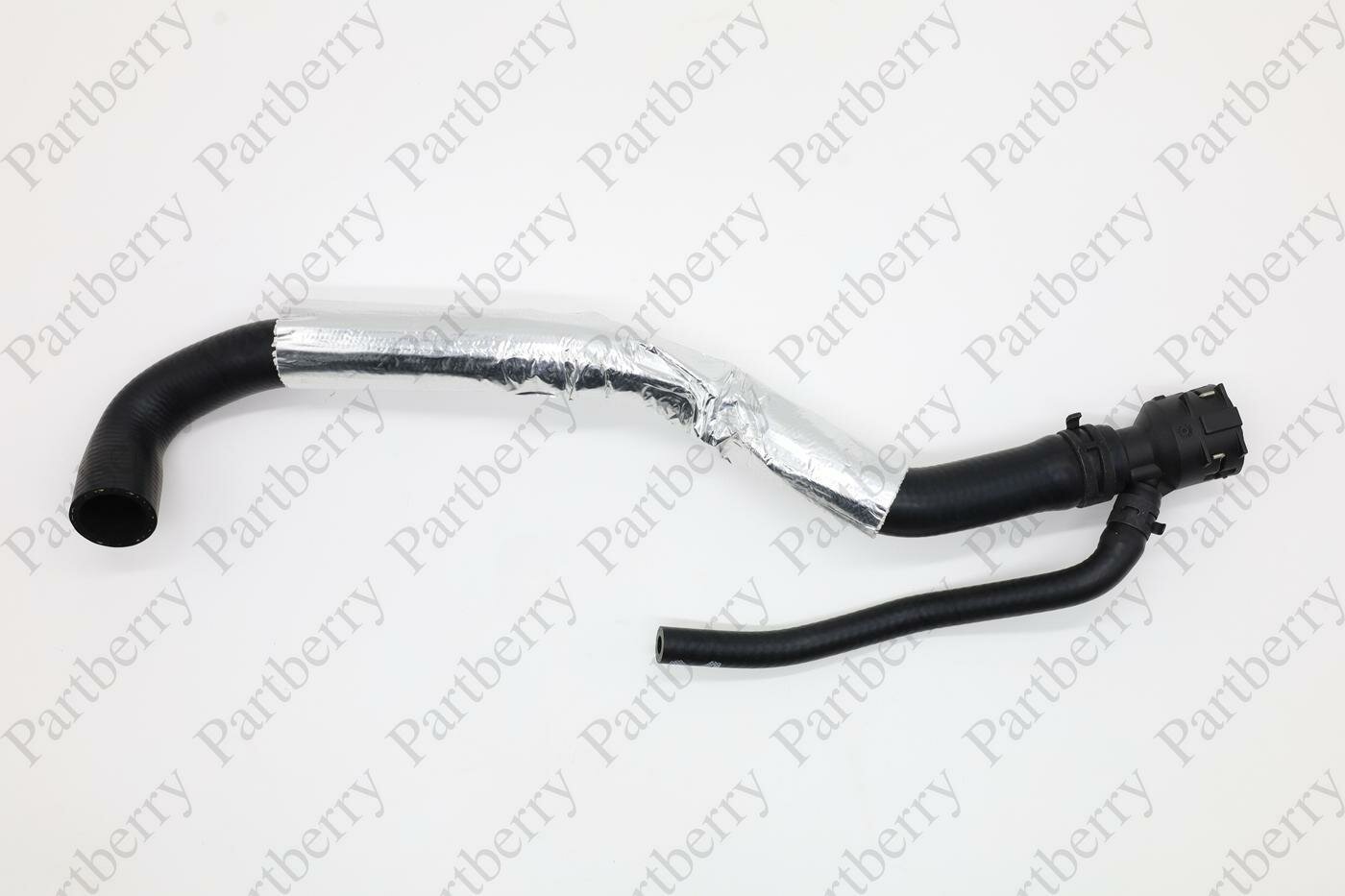 Патрубок системы охлаждения PARTBERRY PB590697 для VAG 1K0122157HH, VAG 1KD122157A.