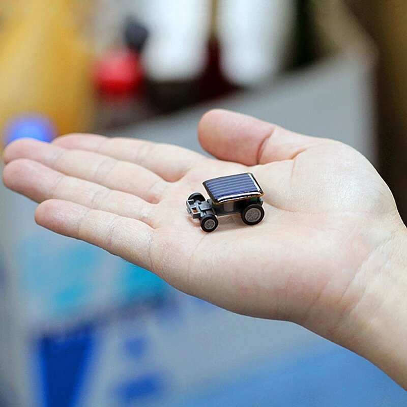 Солнечный автомобиль из пластика