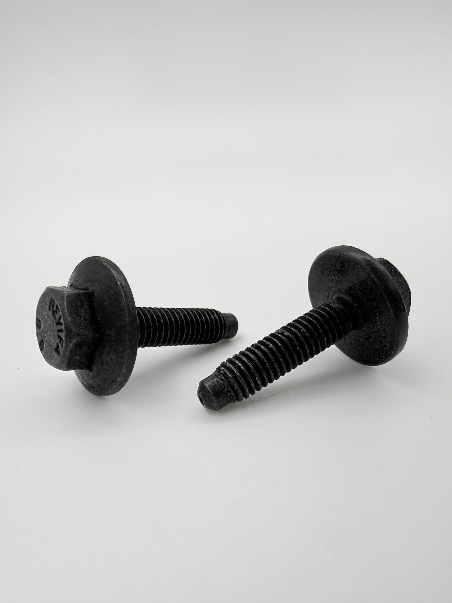 N90999504 Болт М6х25 VAG оригинал с буртиком, с 6-гр. головкой, шаг резьбы 1.0, класс прочности 8.8, REVIFA