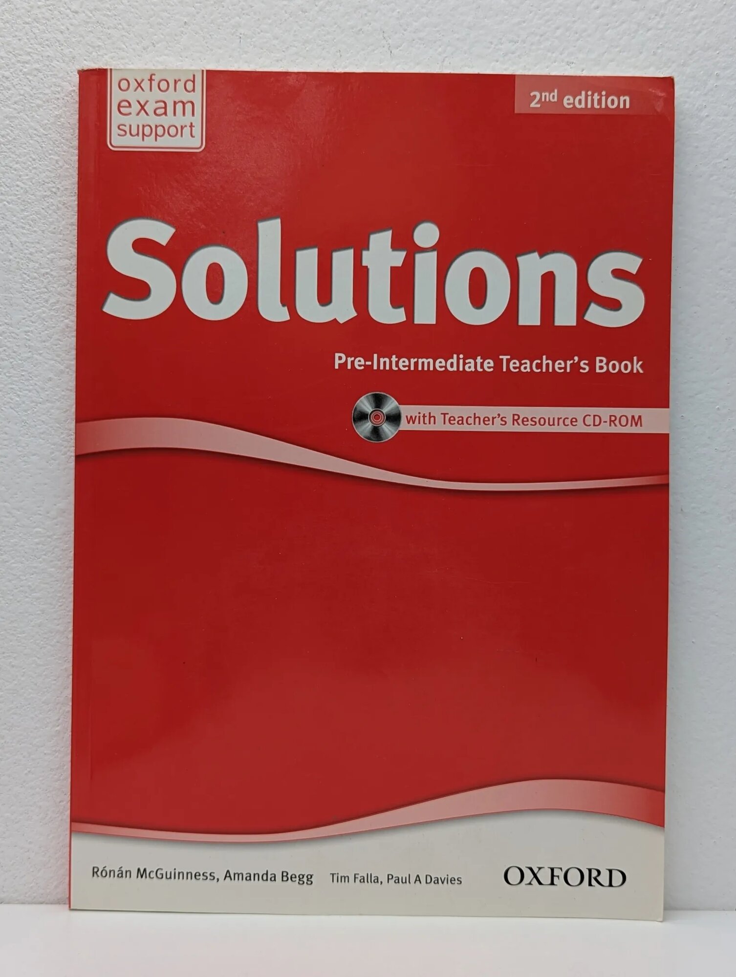 Solutions: Pre-Intermediate Teacher's Book McGuinness Rónán, Begg Amanda, Falla Tim 2012