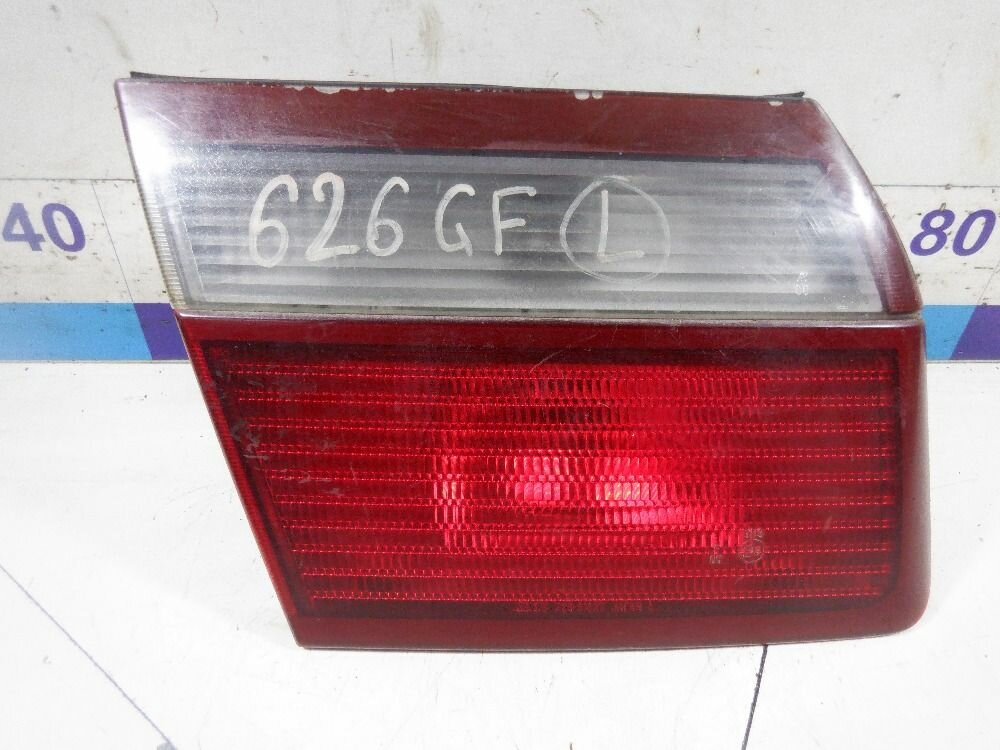 Фонарь задний внутренний левый Mazda 626 GF 22661827