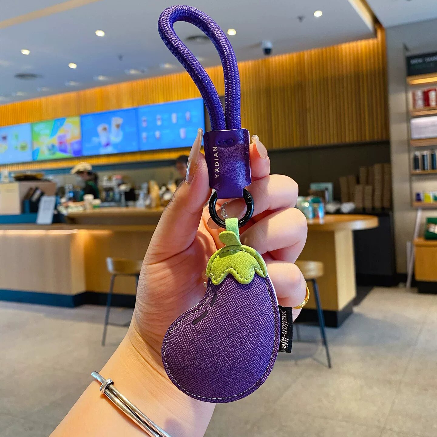 2025 Новый кожаный брелок для ключей в виде морковки, креативный мультяшный брелок для рюкзака, милый брелок. Кожаный