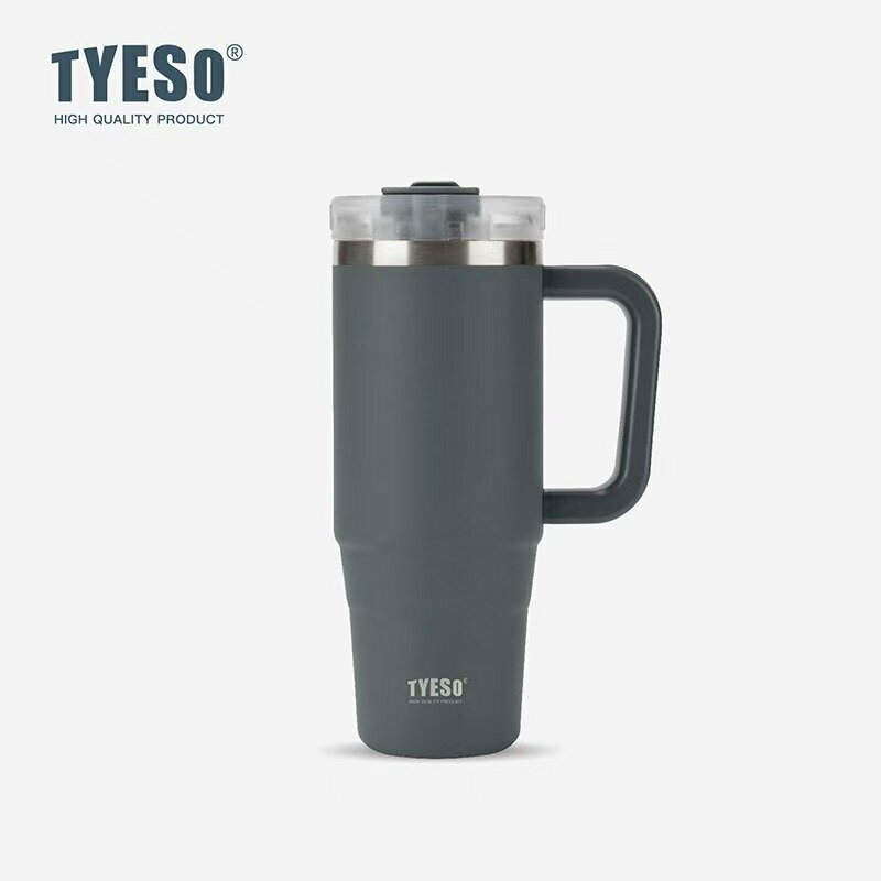 Термос TYESO Ice King большой емкости оснащен ручкой и трубочкой, что делает его идеальным для использования в автомобиле или других ситуациях. Он изготовлен из нержавеющей стали.