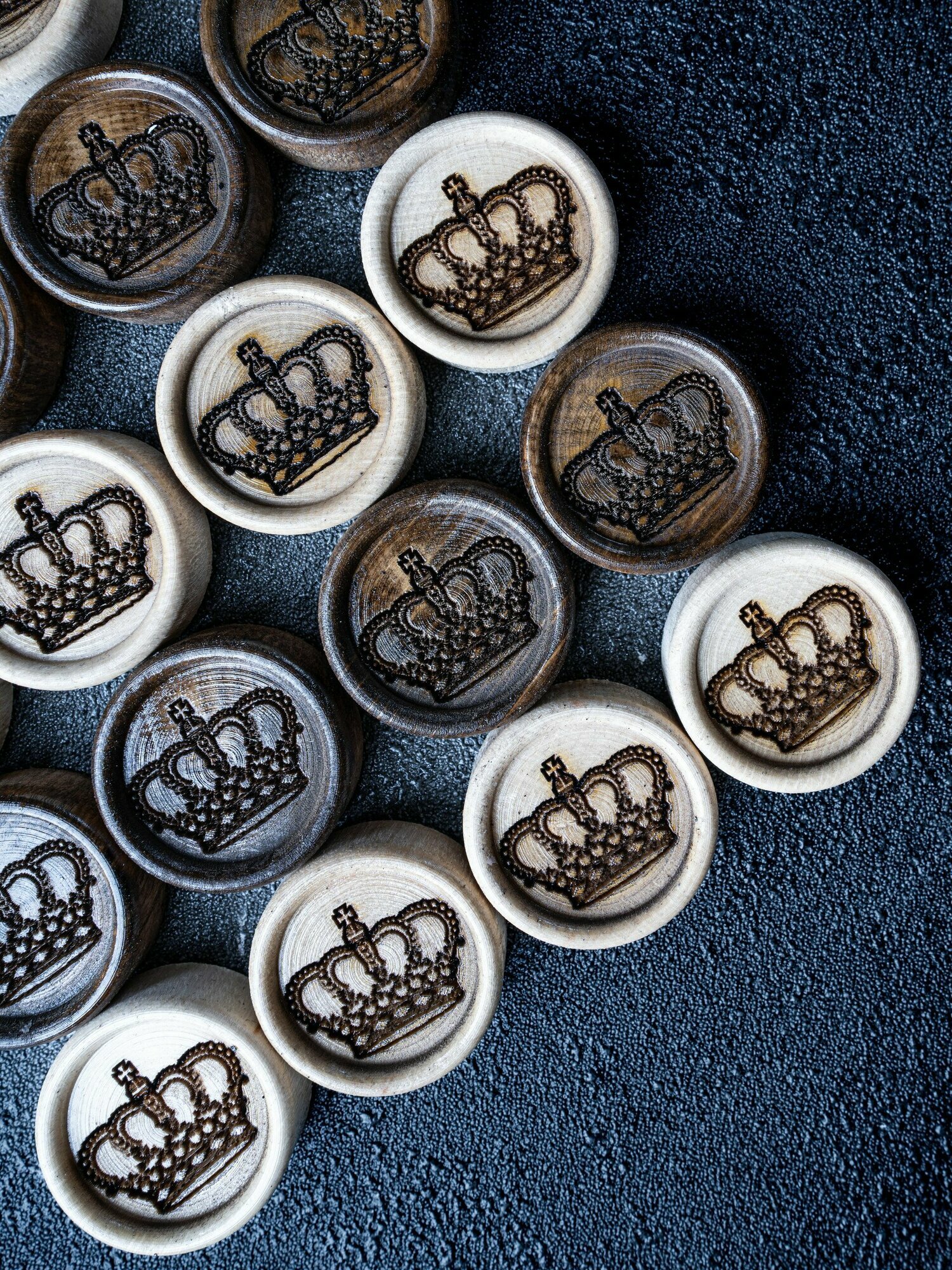 Фишки "Корона", деревянные резные для нард и шашек