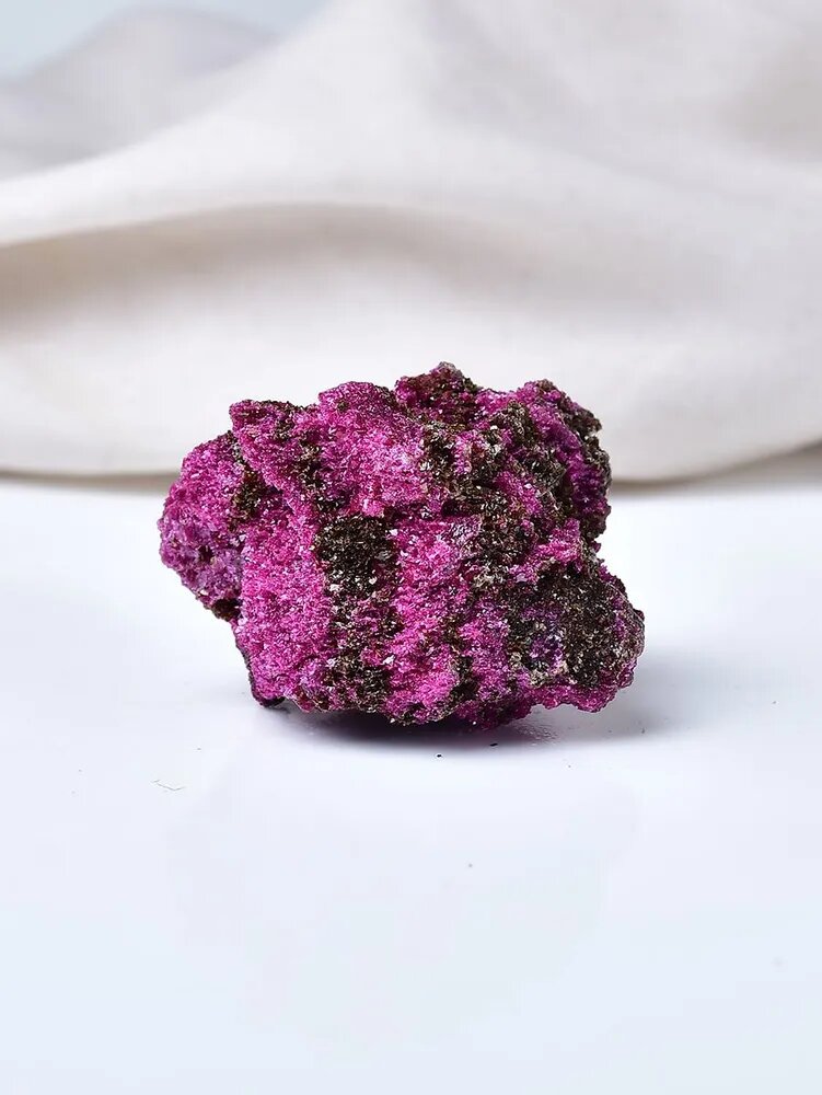 Натуральный необработанный камень "рубин", не прошедший обработку (20-40г 3шт)