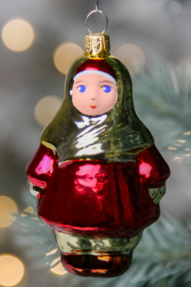 Формовая ёлочная игрушка девочка В платке, стекло, Елочка С2358