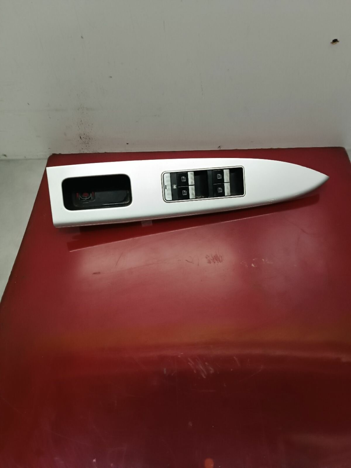 Блок управления стеклоподъемниками передний левый B3746120A2