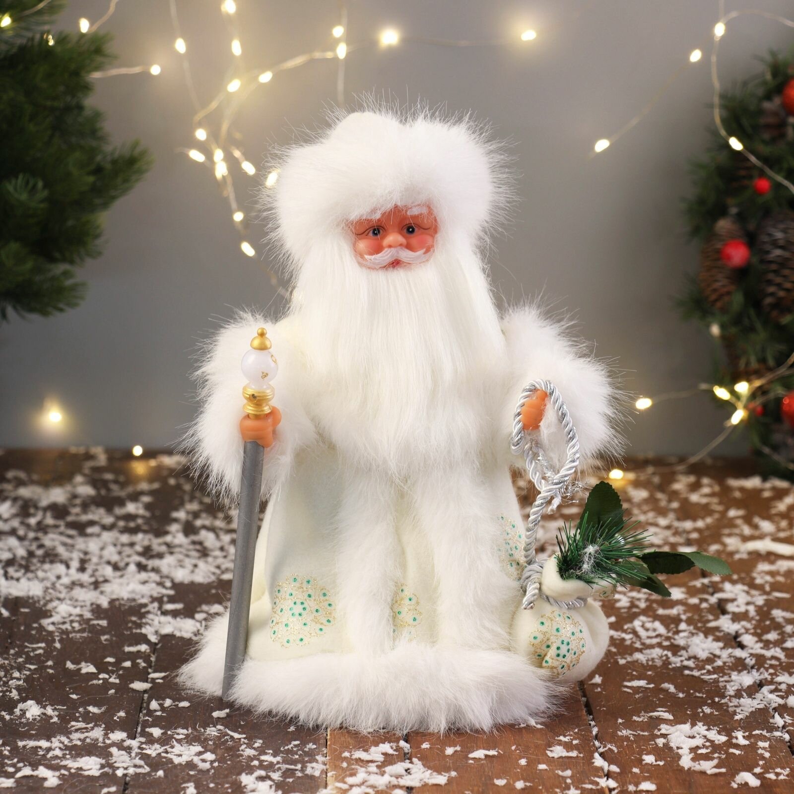 Новогодняя фигура под ёлку "Дед Мороз с мешком", высота 30 см, с функцией движения, работает от батареек, цвет белый