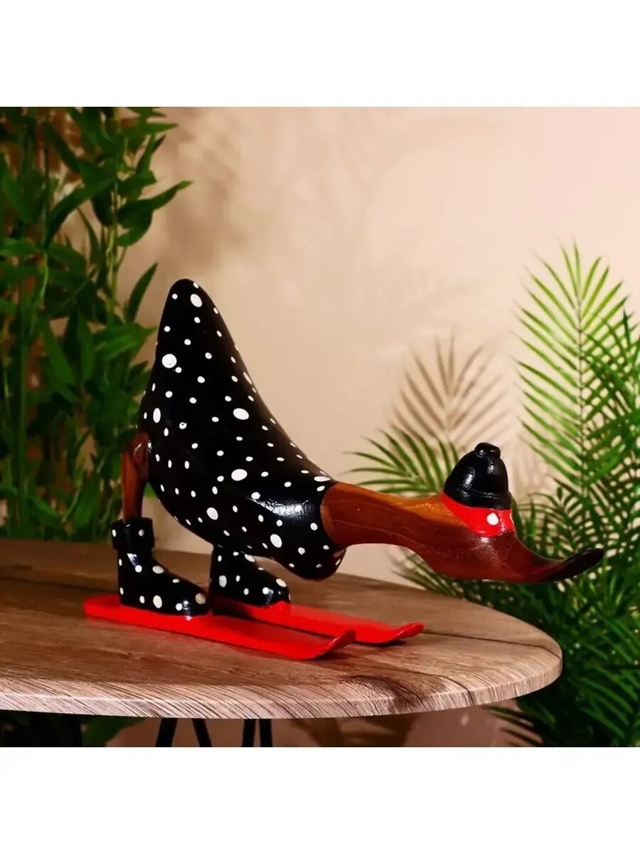 Сувенир "Утка-лыжник в черном" высота 40 см