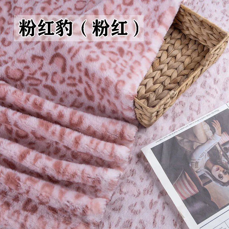 Плюшевая ткань с леопардовым принтом