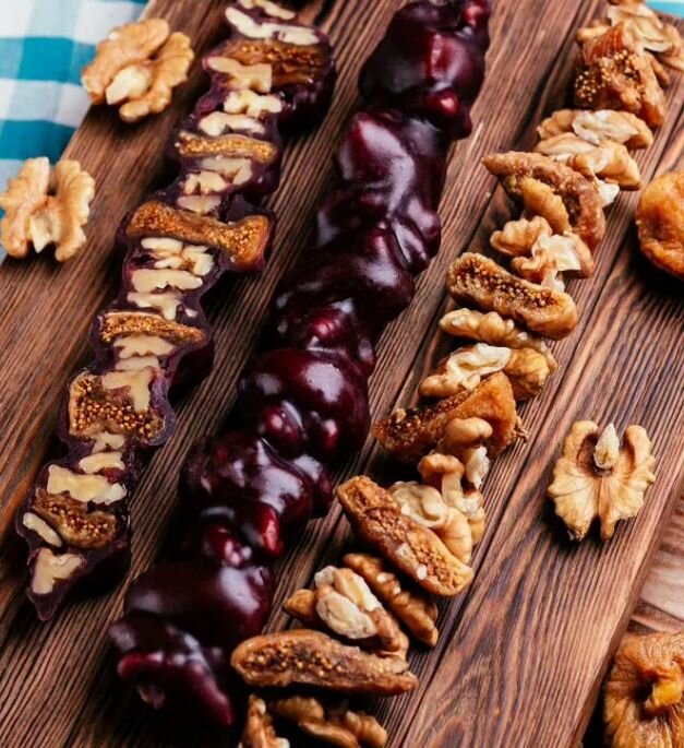 Чурчхела инжир-грецкий орех ремесленная без сахара без глютена 2 палки 340г, в крафтовой бумаге