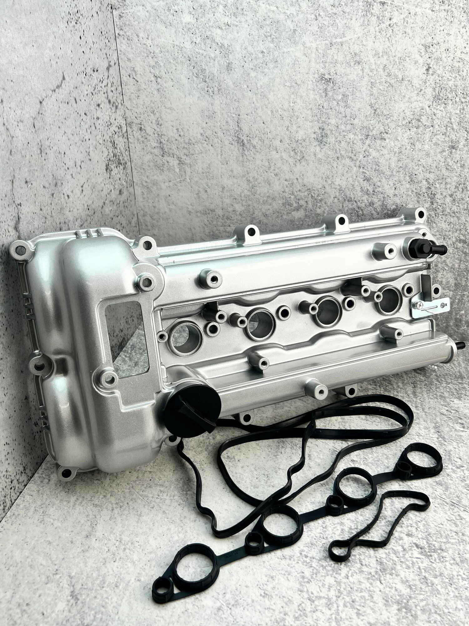 Алюминиевая Клапанная крышка для двигателя Hyundai Solaris 2; Артикул : 224102B800