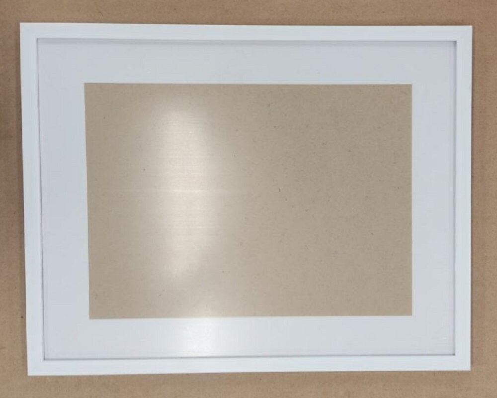 Рамка пластиковая со стеклом 40х50 белая, ширина багета 20 мм.