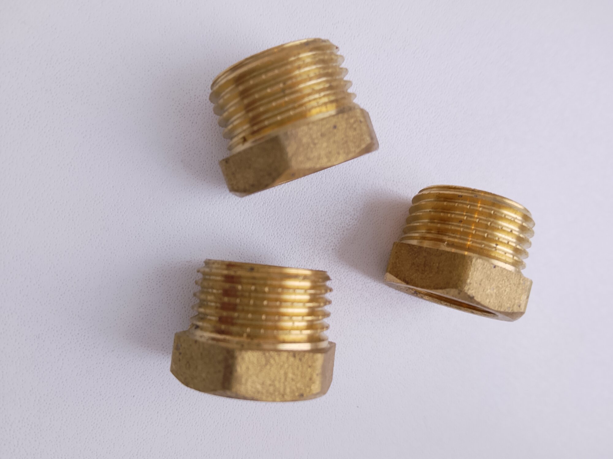 Футорка, латунь, 1/2 наружная, 3/8 внутренняя, в комплекте 3 шт.
