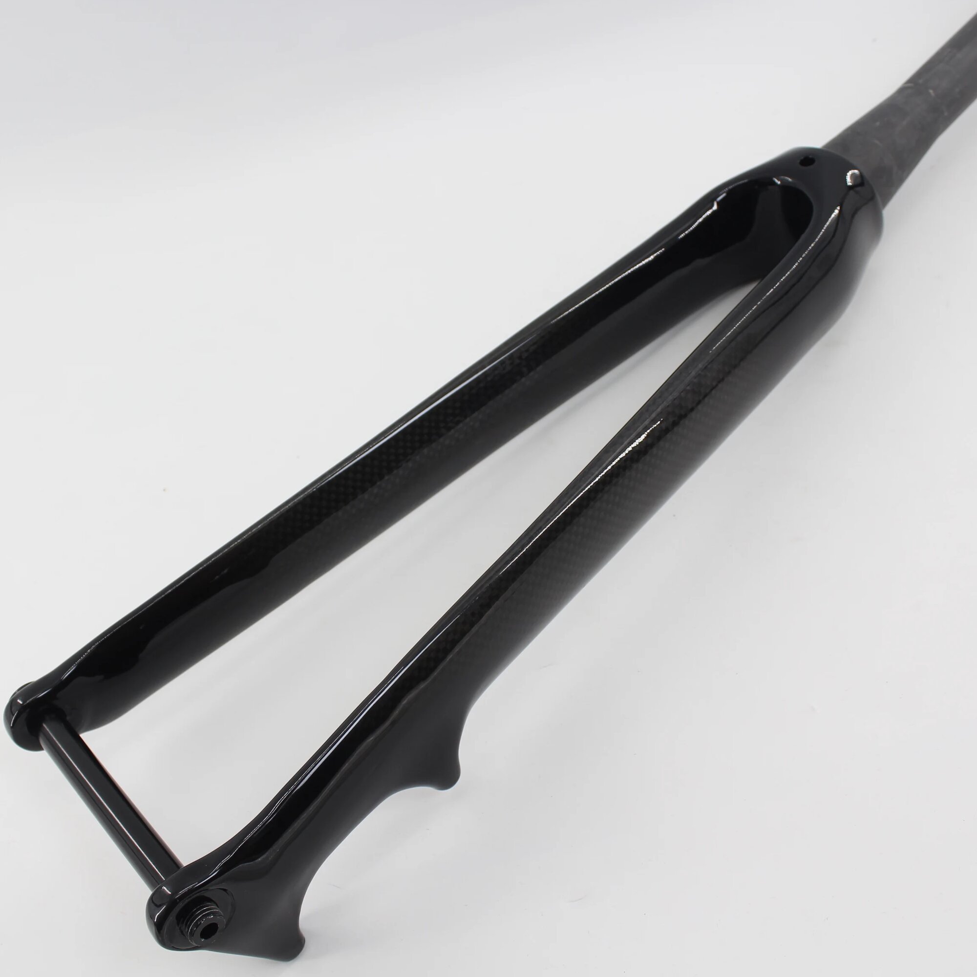 Новейшая дорожная вилка 700C с фиксированной передачей, глянцевая матовая 3K, велосипедная вилка из углеродного волокна, сквозная ось, дисковый тормоз, коническая трубка, передняя вилка