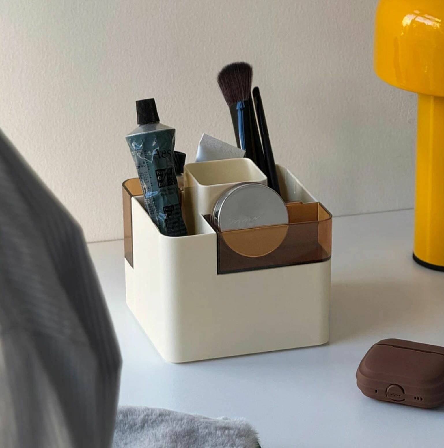 Универсальная коробка для хранения канцелярских принадлежностей и косметики