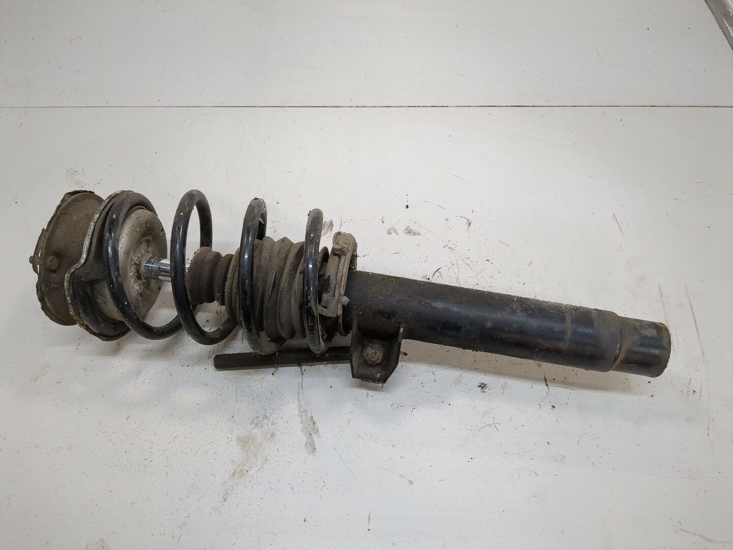 Амортизатор подвески правый передний BMW X1 (E84) Б/У