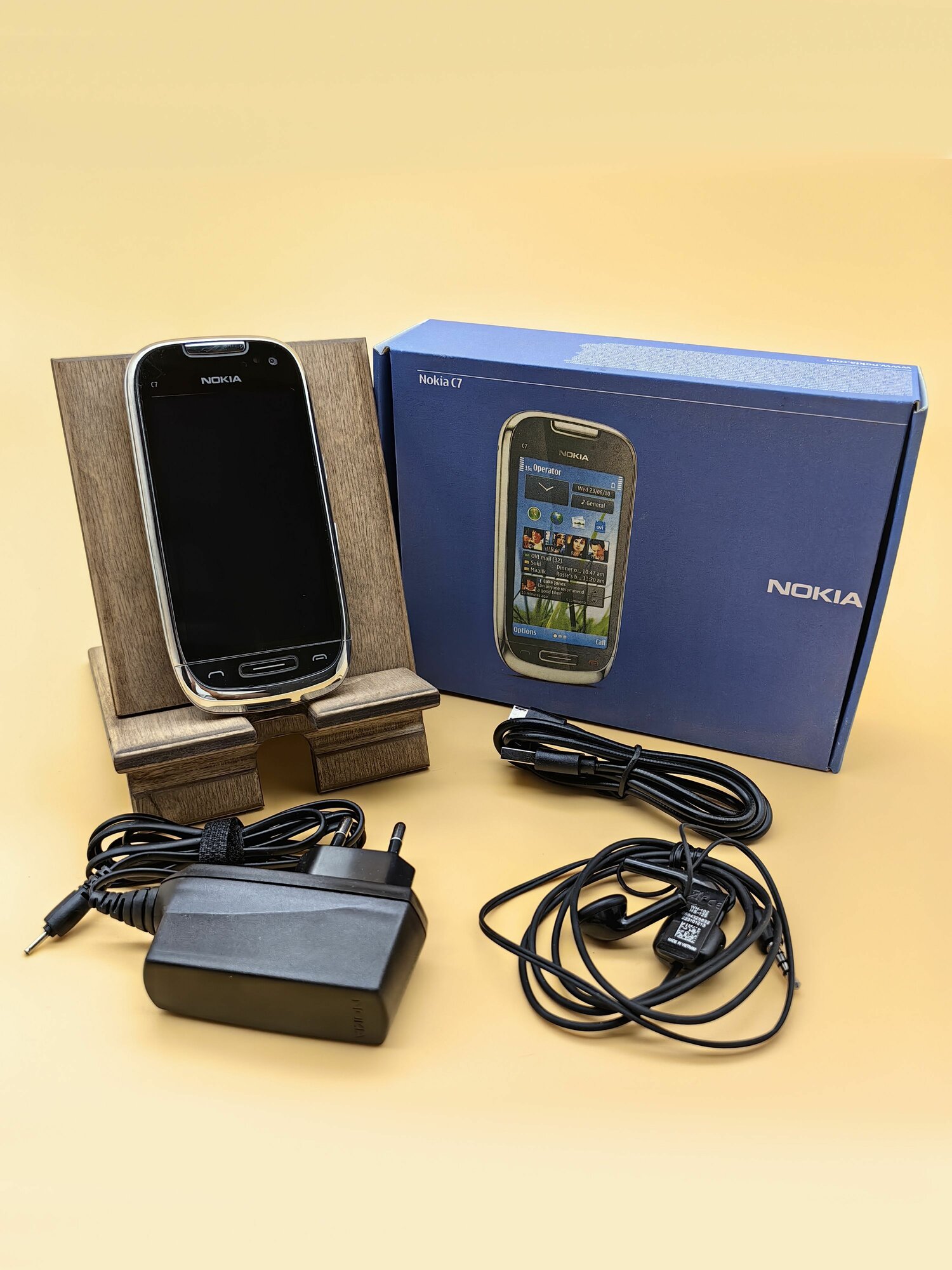 Мобильный сенсорный телефон Nokia C7-00, Серебристый