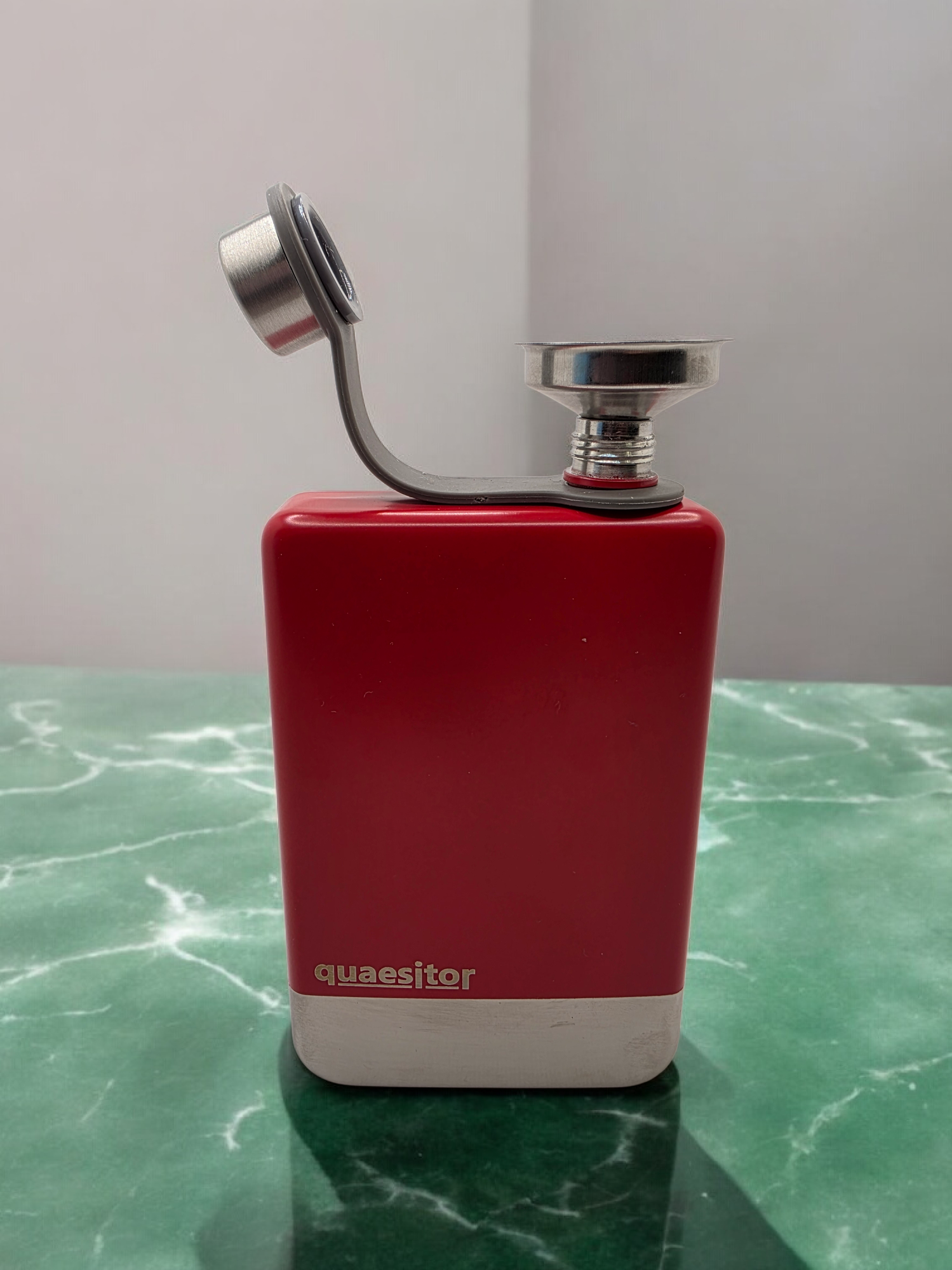 Фляжка для алкоголя и воды, 250 мл. Бутылка туристическая, спортивная . Воронка в комплекте.