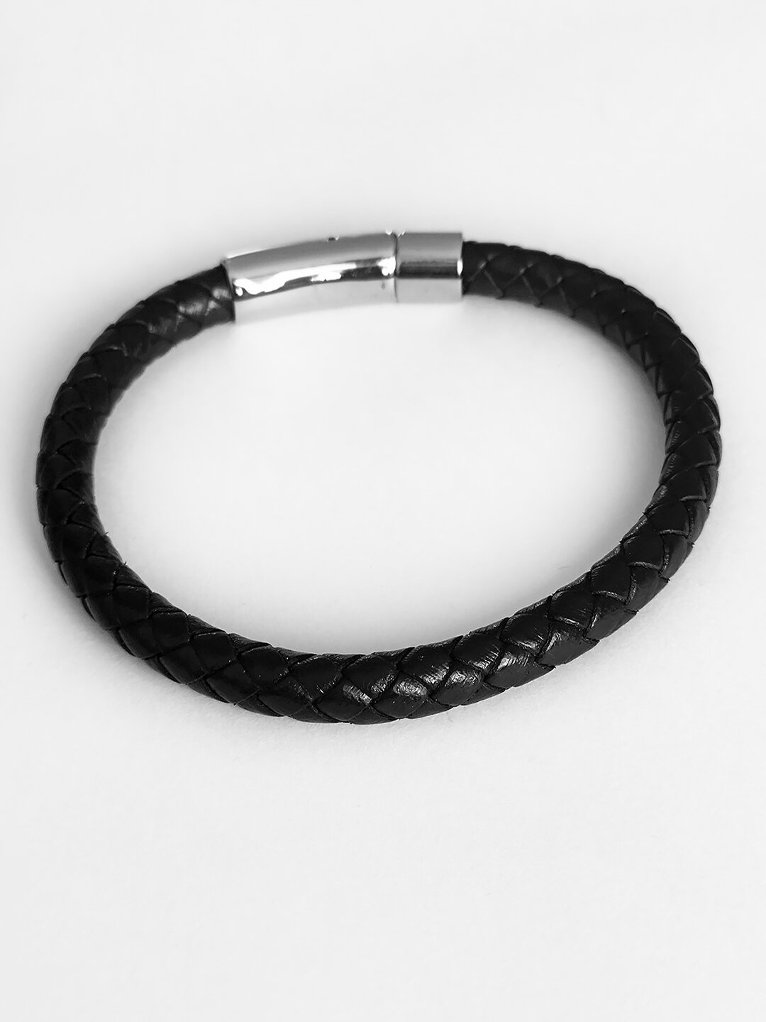 Плетеный браслет